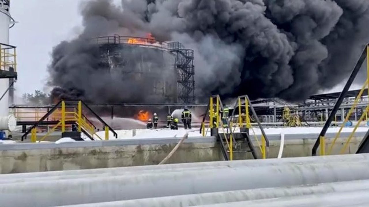 CRIMEA ON FIRE - HUGE OIL DEPOT IN FEODOSIA IS BURNED BY UKRAINIAN ...