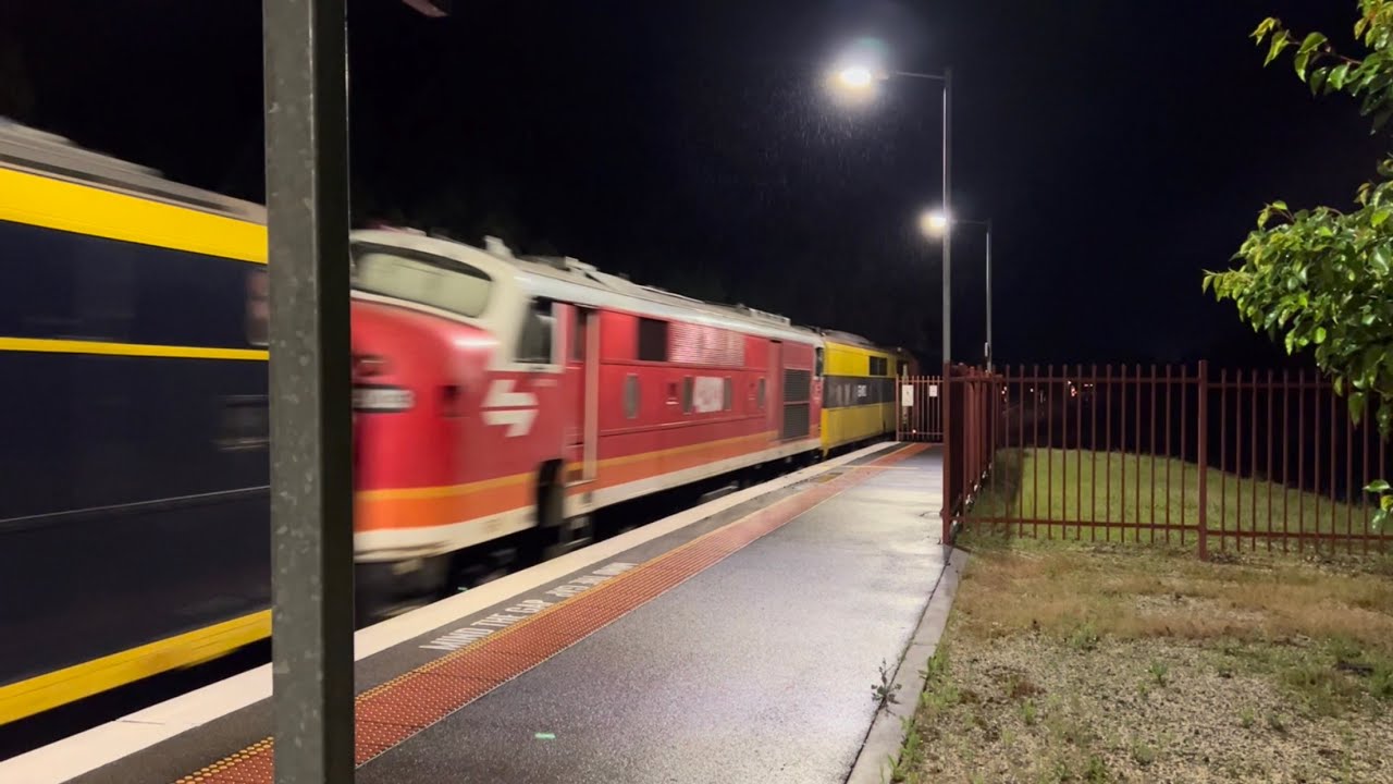 SSR 2CM4 Grain train with CLF4 GM10 42103 S303 CLF1 on 31/10/22 - YouTube