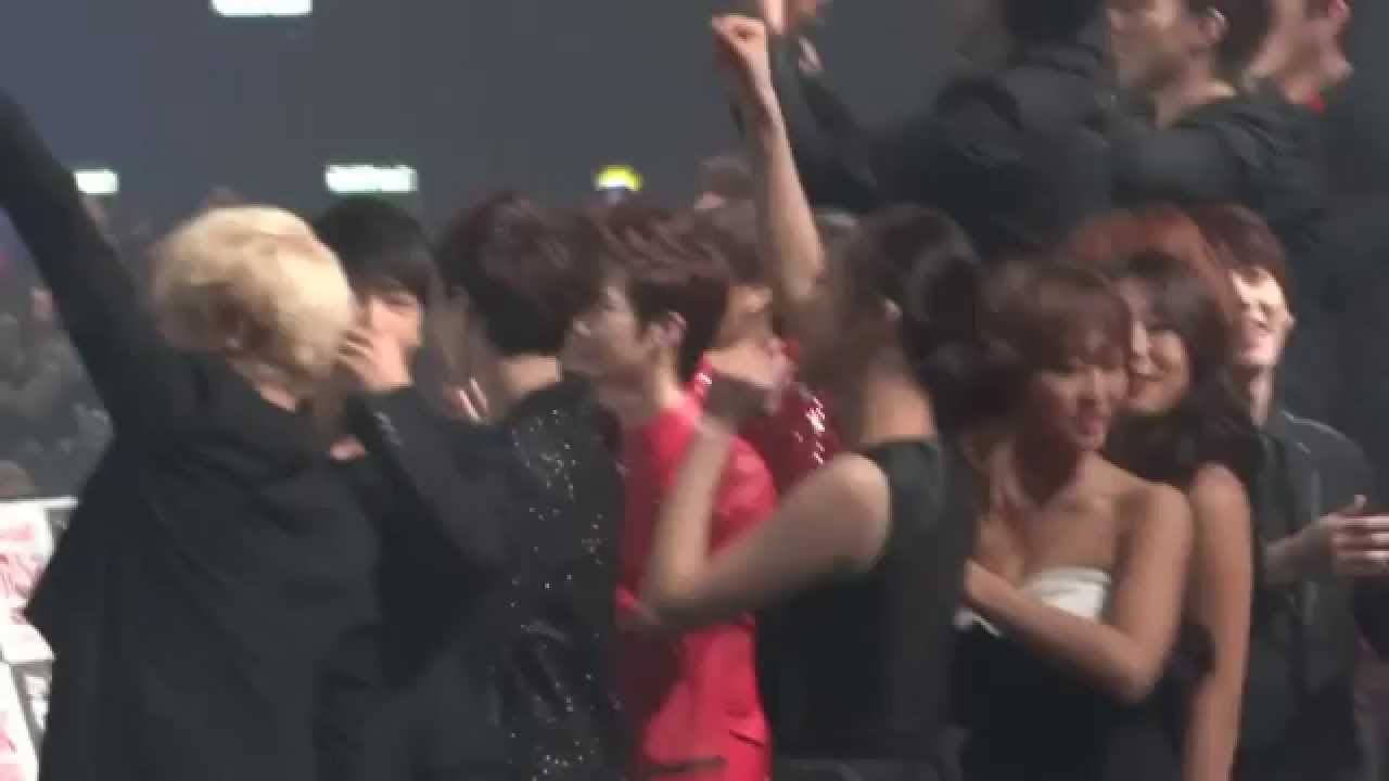 Exo Sistar Bora-Lay interaction-moments - YouTube