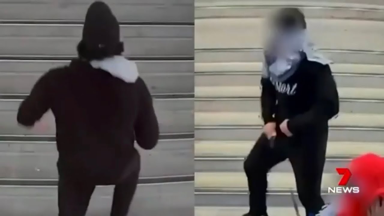 ONEFOUR pulling knifes on 21 DISTRICT - YouTube