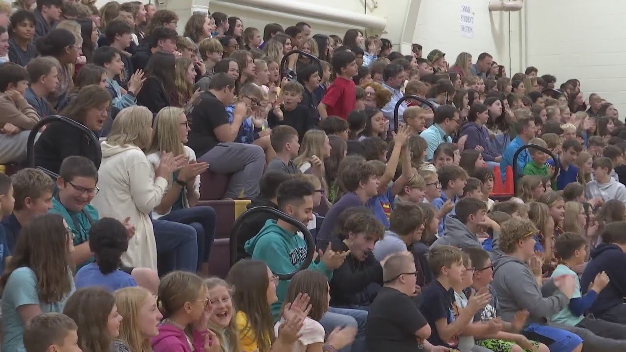 Stephen Mack Middle School celebrates 25-year-old program - YouTube