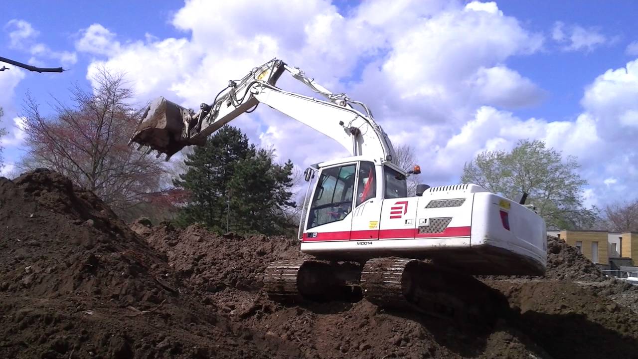 excavator volvo 220D eiffage 2 - YouTube