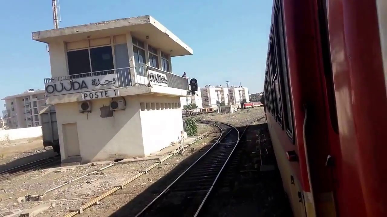 ONCF DH 416 entre à la gare d'Oujda - YouTube