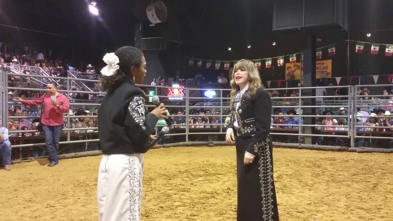 YOLANDA del RIO cantando UNA INTRUSA - YouTube