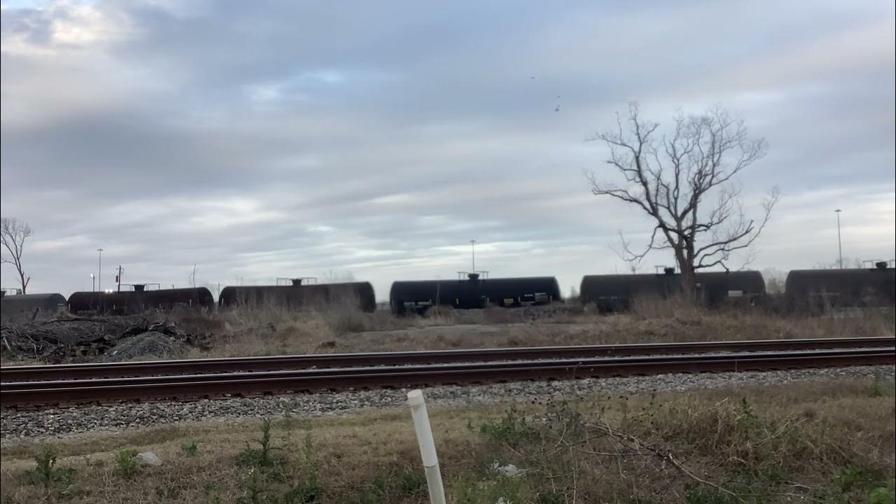 UP 5895 Leads Oil Tank Houston,Tx - YouTube