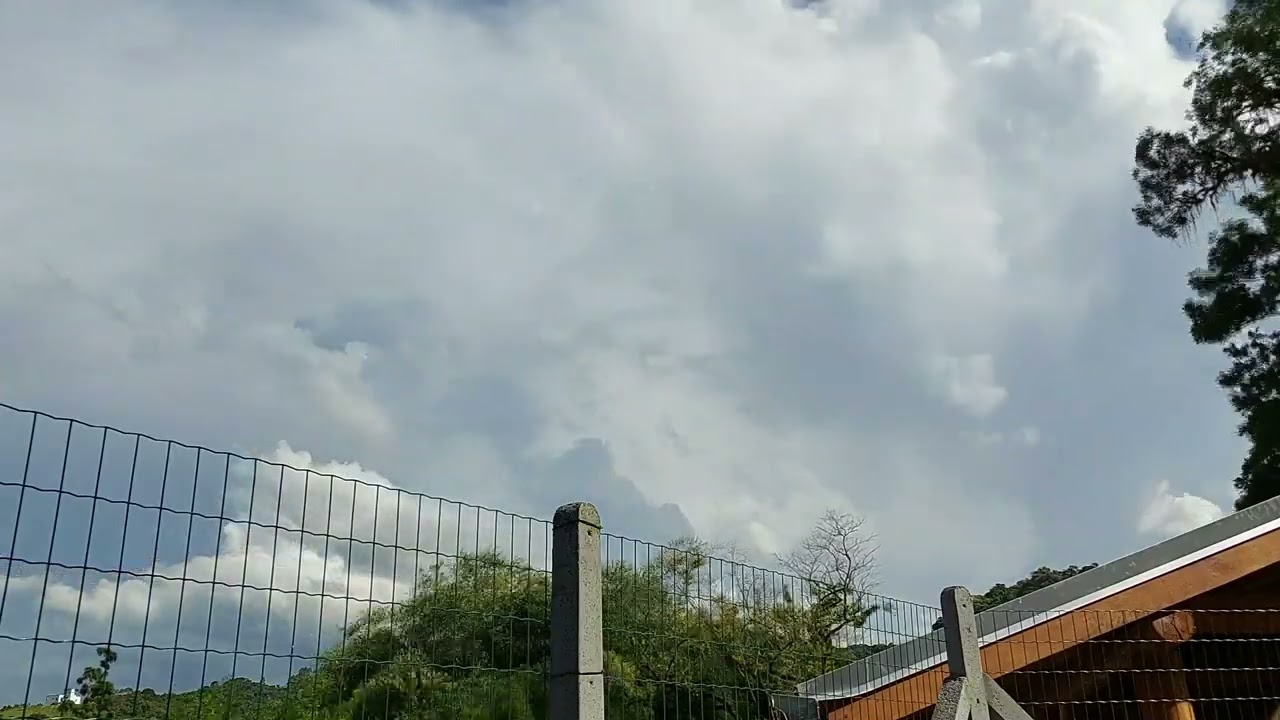 Formação da trovoada mostrada em timelapse - YouTube