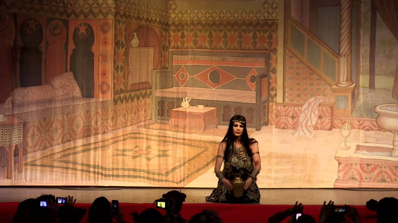 Zoe Jakes @ Tribal Fest 13 - YouTube