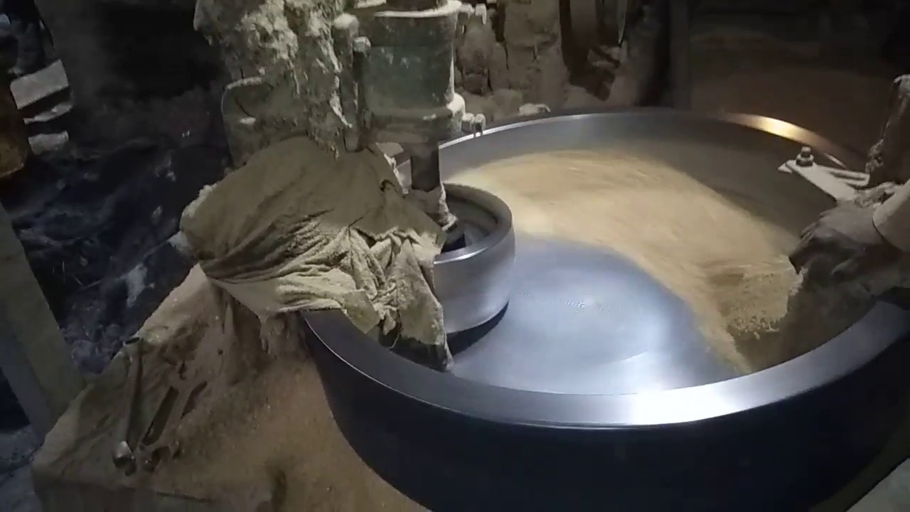 Manufacturing And Mechanism of POHA (चूरा) || देखें पोहा कैसे बनाया ...