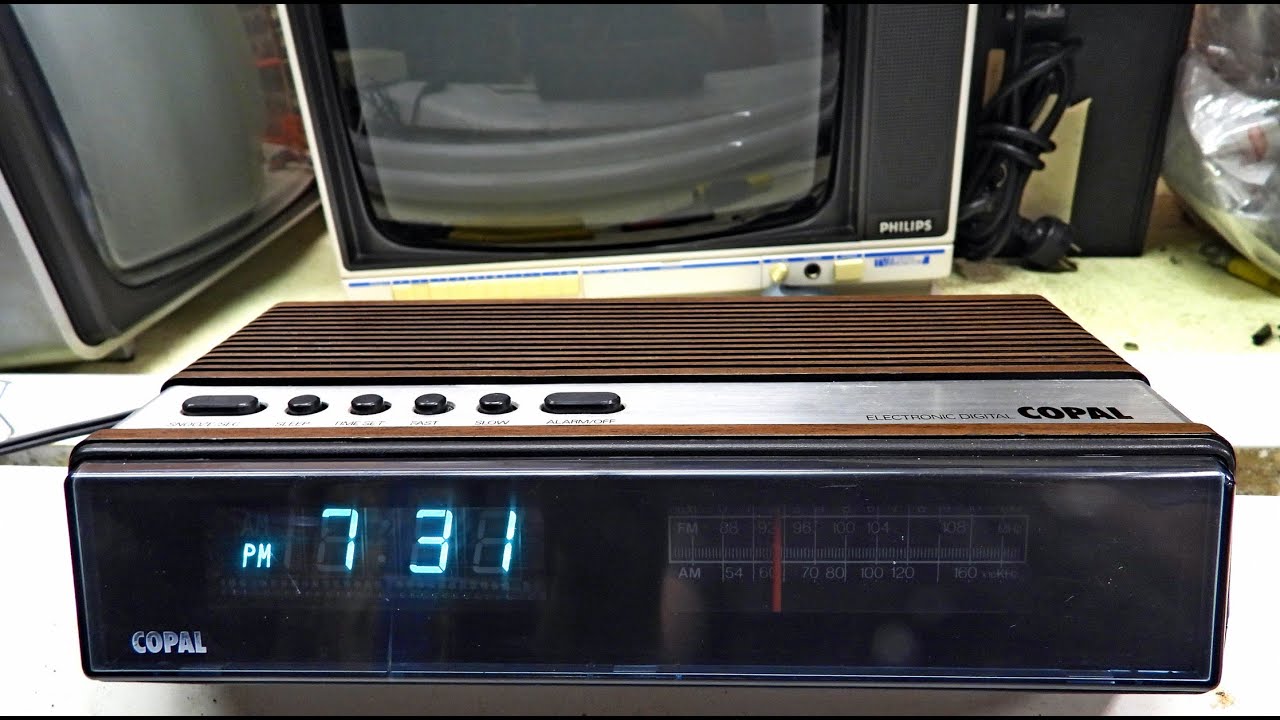 Copal Fluorescent Display Clock Radio Clean and Restoration - YouTube