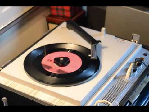Kinks ~ Act Nice and Gentle (45 rpm) - YouTube