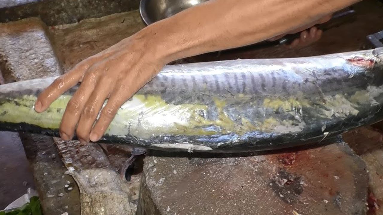 Fastest Cutting Fish | 10Kg King Fish Cutting Live In Fish Market ...