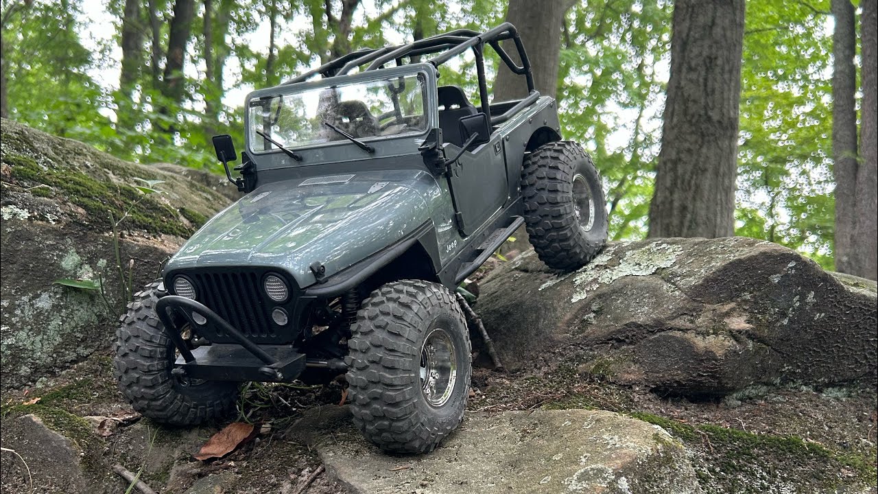 Axial scx10iii cj7 hits the trails again - YouTube