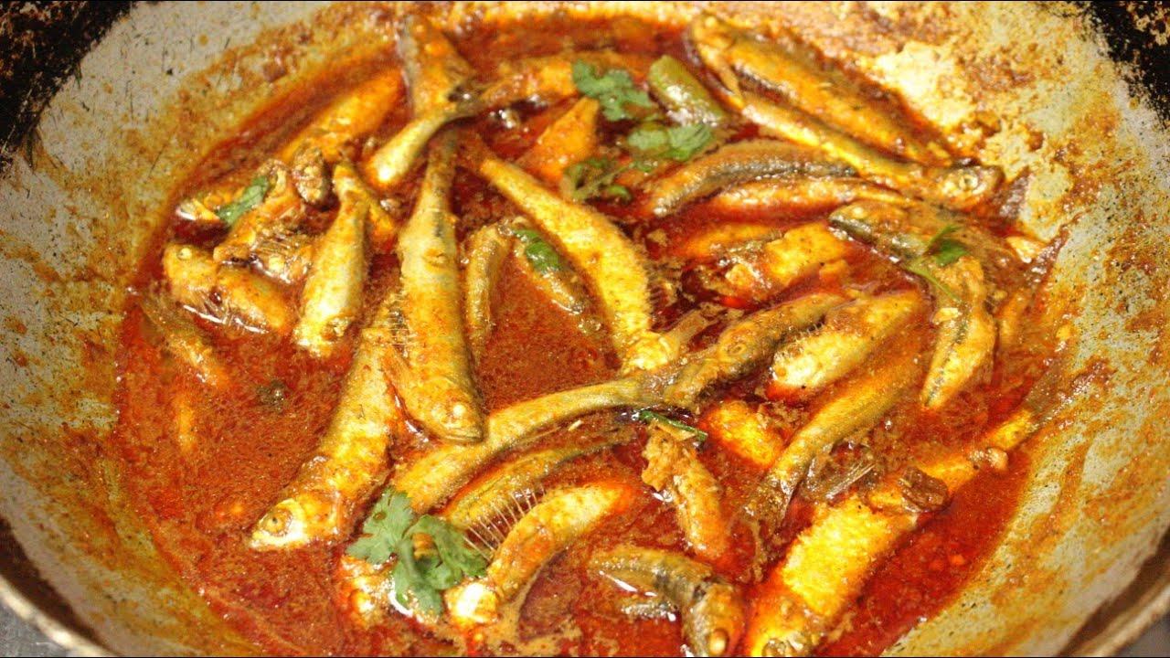 Small Fish Curry | छोट्या माश्याचं झणझणीत कालवण | Small Fish Curry ...