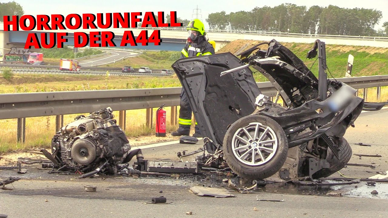 [HORRORUNFALL AUF DER AUTOBAHN] - BMW nach Aufprall auf Betonanker in ...