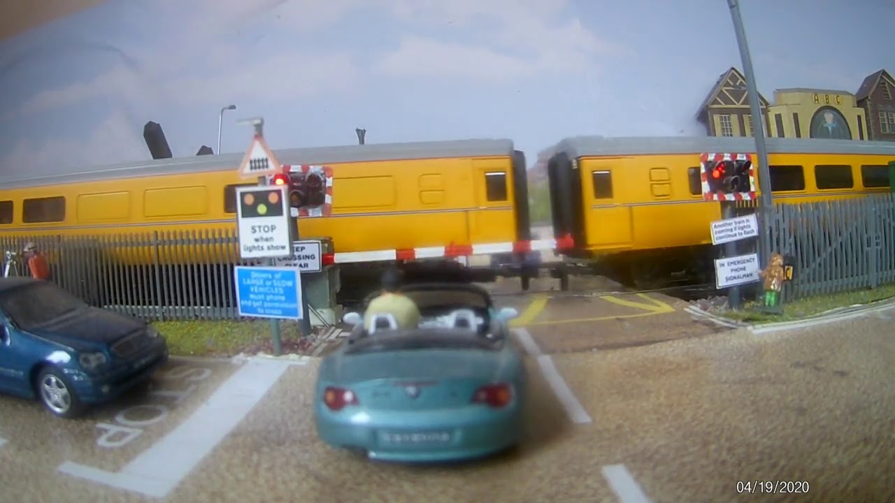 The Flying Banana. The New Measurement Train - YouTube