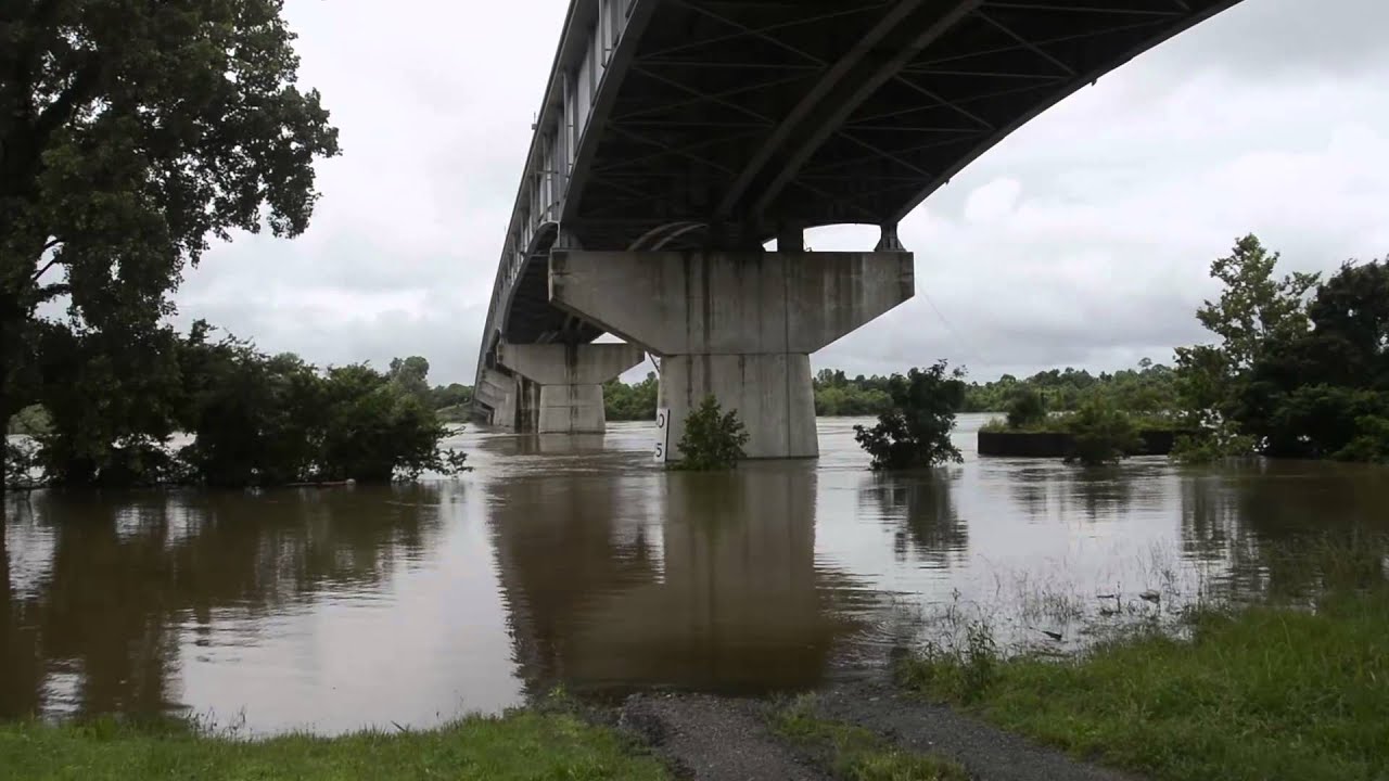 The Arkansas River at the US Hwy 79 Bridge May 31, 2015 - YouTube