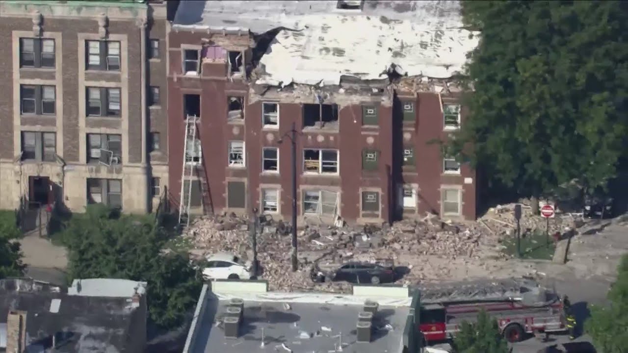 8 injured after South Austin building explodes - YouTube