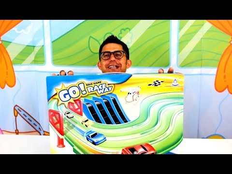 Yarış arabalar yarış pisti kurulumu. Toy unboxing