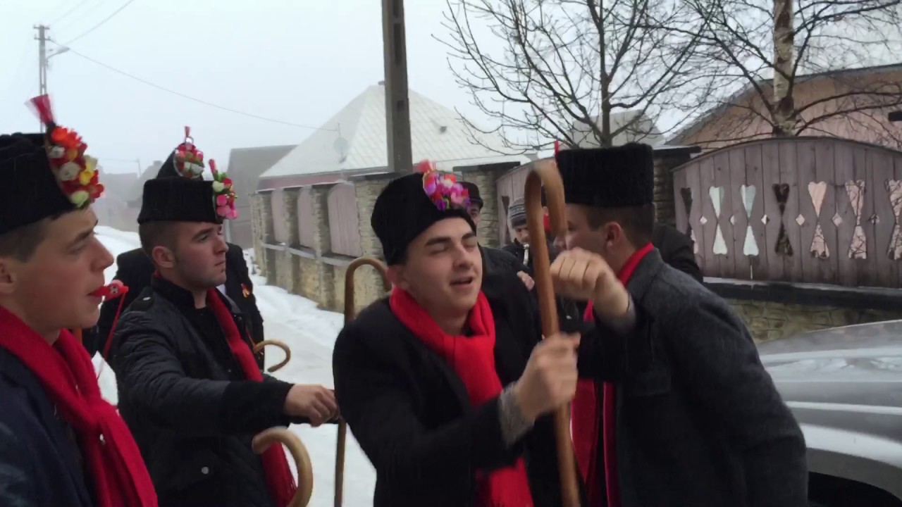 Juni Măguri-Răcătău Cluj-Napoca colindătorii 2016 - YouTube