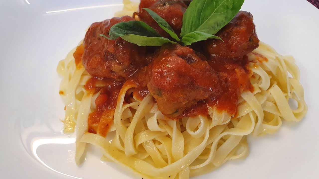 meatballs with tagliatelle tomato sauce - YouTube