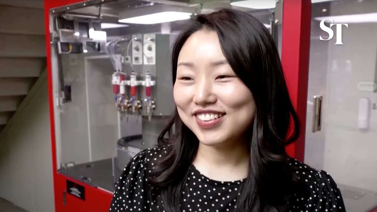 South Korean AI robot customises cosmetics to your skin - YouTube