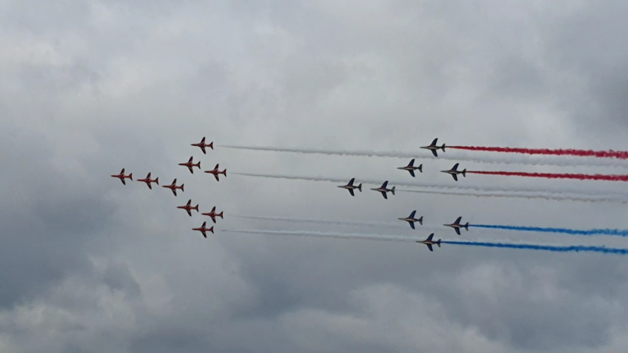 Red Arrows with French Aerobatics Team in Concord Formation - YouTube