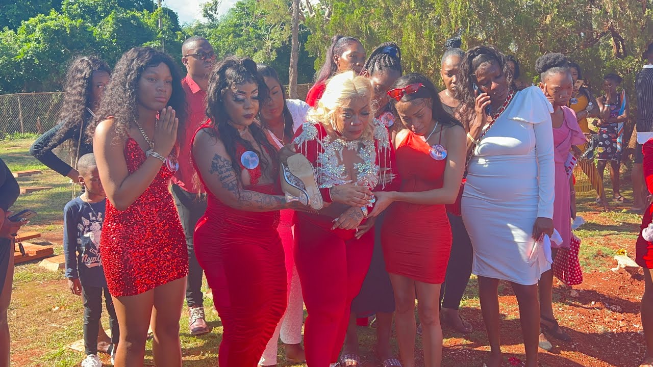 This is what happened at the grave side for Aneka Townsend A.K.A ...