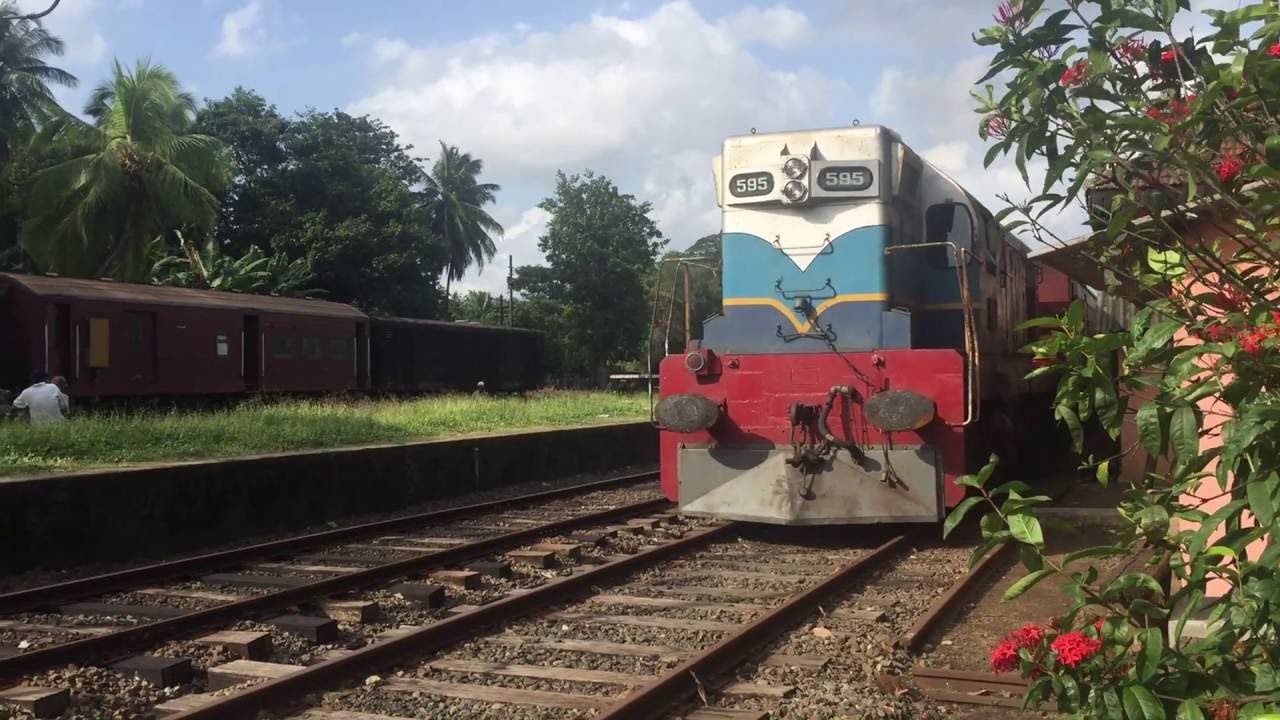 Class M2 Diesel Electric locomotive hauling an empty blast train. - YouTube