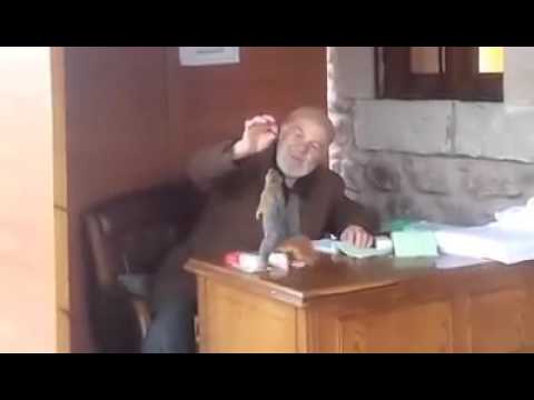 Şeyh Ali Semerkandi Hz  Türbemizin Türbedârı, Hacı Bekir  Amca Sincap Elleriyle Beslemesi