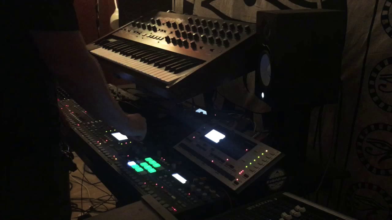 All-Hardware Live Electro with Korg Mono/Poly + Elektron Dark Trinity ...