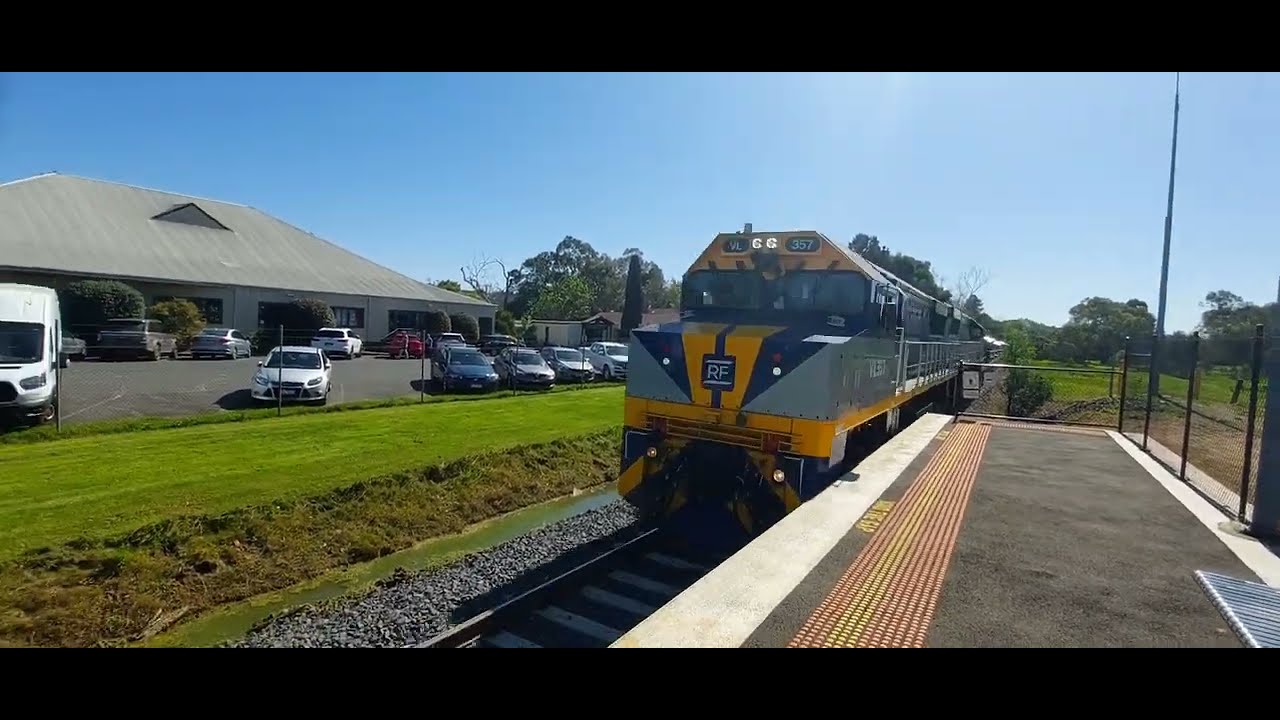 Fast steel horse train, Cockie fights & a Doodlebug dissection ...