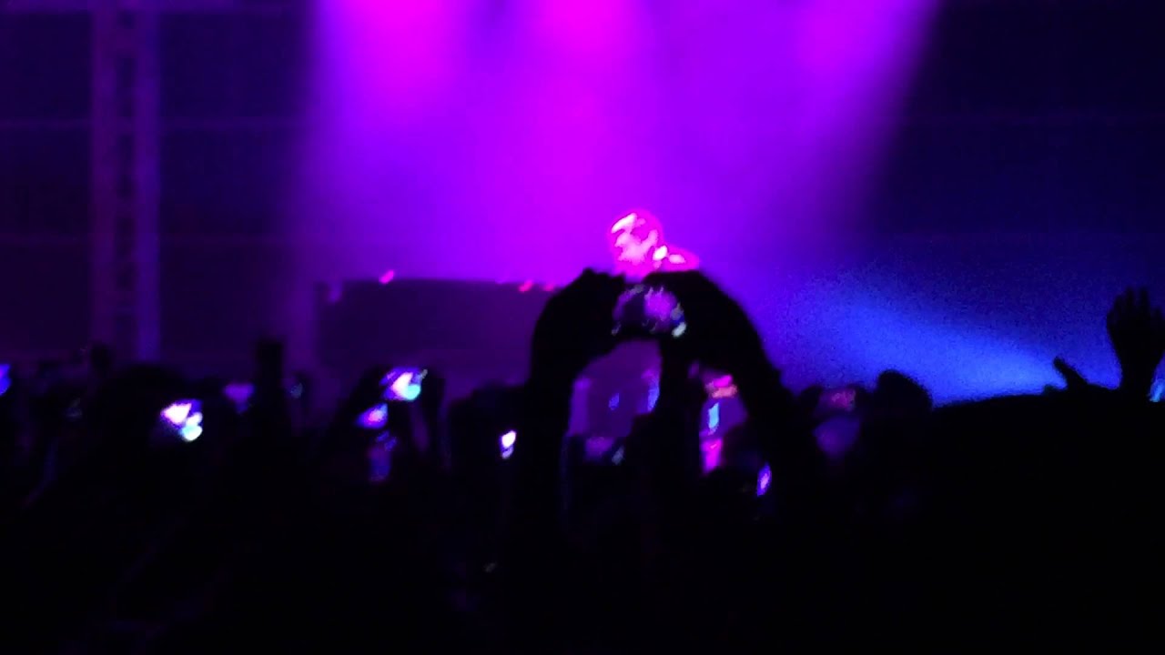 The Run and Go - twenty one pilots Live Blurryface Tour Singapore 16/7 ...