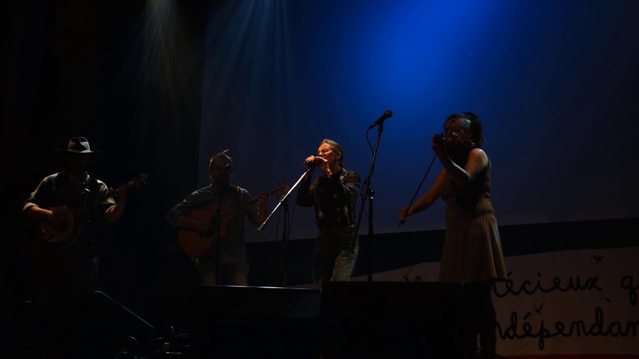 Lou Babin- Le coeur est un oiseau - "On célèbre Falardeau" 2019 - YouTube