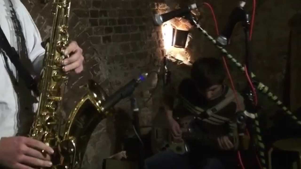 B as in Bullshit - 2014.11.30 - Borodach, Moscow [Около день / Около джаз] - YouTube