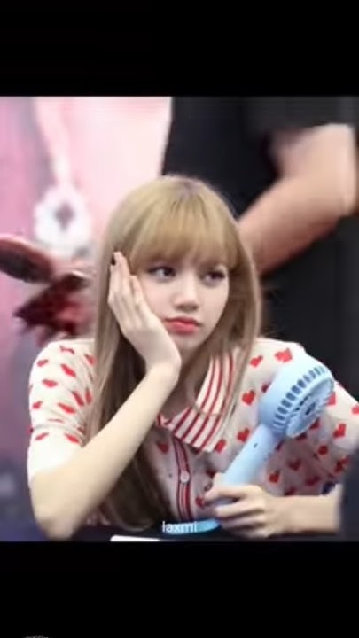 Taehyung and lisa cute expression 🥰 #blackpink #bts #kpop #btsarmy #taehyung #lisa #btsv - YouTube
