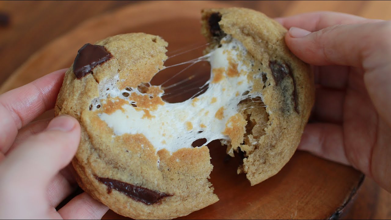 Smores Cookie Recipe | 촉촉 쫀득 스모어 쿠키 만들기 - YouTube