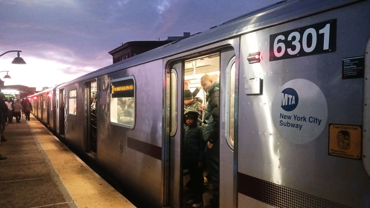 R142 Action at Simpson St - YouTube