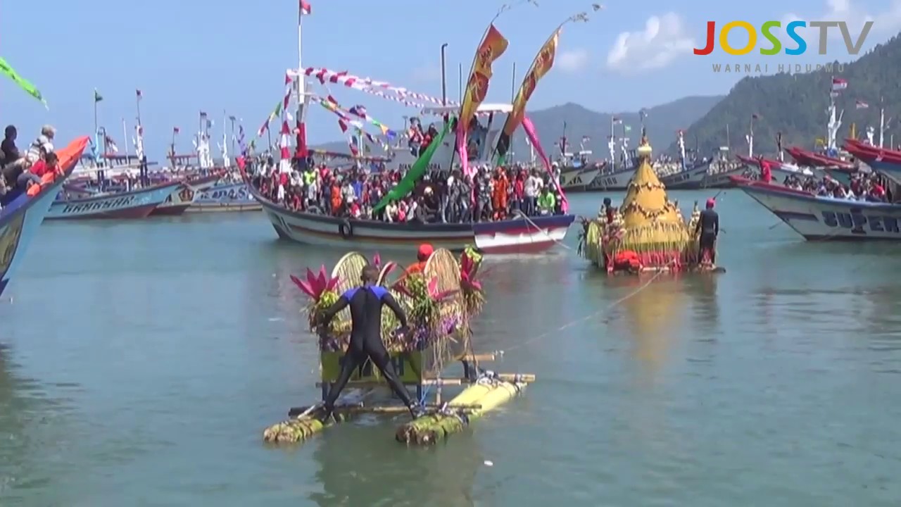 UPACARA ADAT LABUH LAUT LARUNG SEMBONYO PRIGI 2018 - YouTube