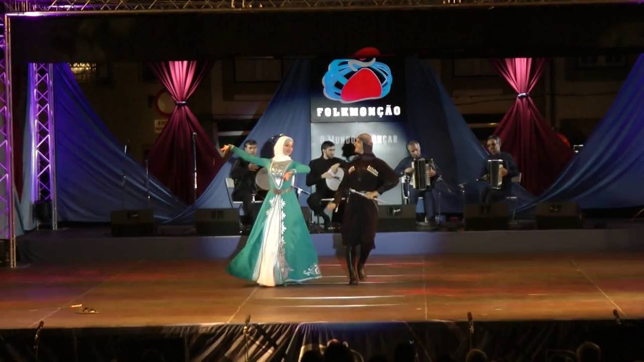 Chechen folk dance: Девичии лирический танец, Ритмы гор & Под небом ...