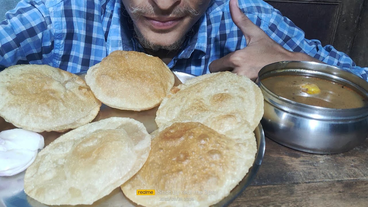 Eating chhola Puri and onion#foodie vvk - YouTube