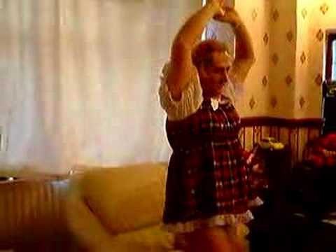 lil cute sissy dancing - YouTube