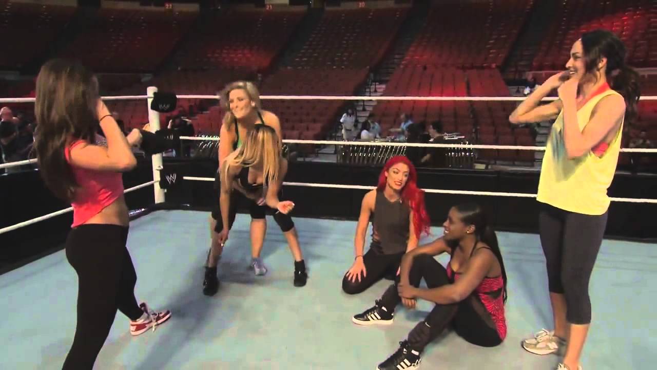 Total Divas bonus clip, The Total Divas show off their in ring skills ...