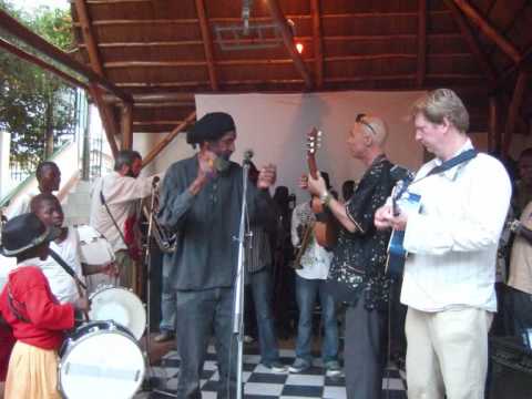 Man Piaba, Woman Piaba - YouTube