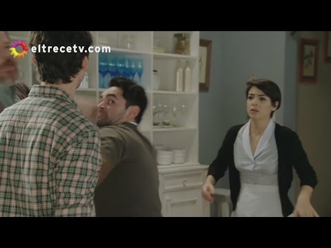 Agustín enfrenta y golpea a Pedro por haber embarazado a Josefina