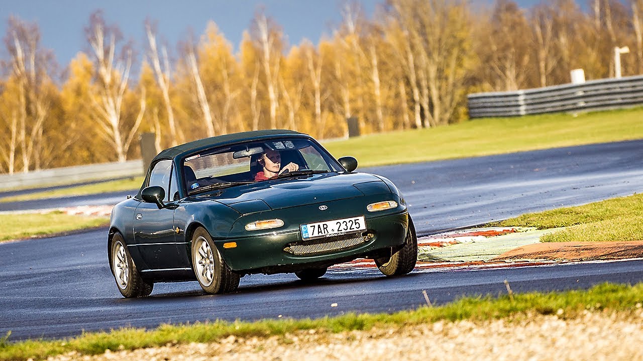 Drifting stock Miata on racetrack. 1.8 Open diff - YouTube