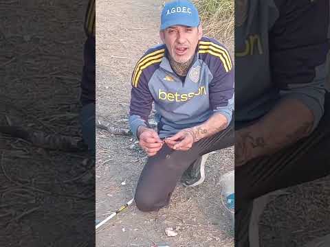 Asiendo unos tiritos compartiendo con amigos - YouTube