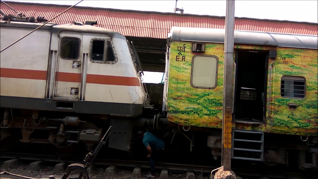 12274/New Delhi - Howrah Duronto Express Arrival at Howrah station and ...