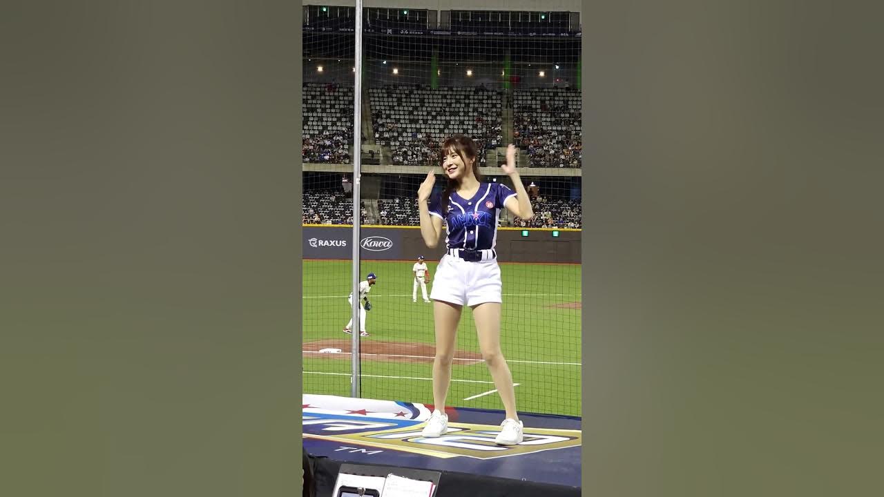 20241114 12強初賽中華vs多明尼加 大巨蛋 CT AMAZE Rakuten Girls 孟潔 潘傑楷應援 - YouTube