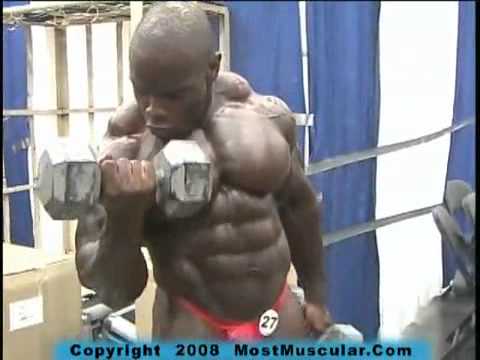 IFBB Pro bodybuilder Johnnie Jackson backstage.flv