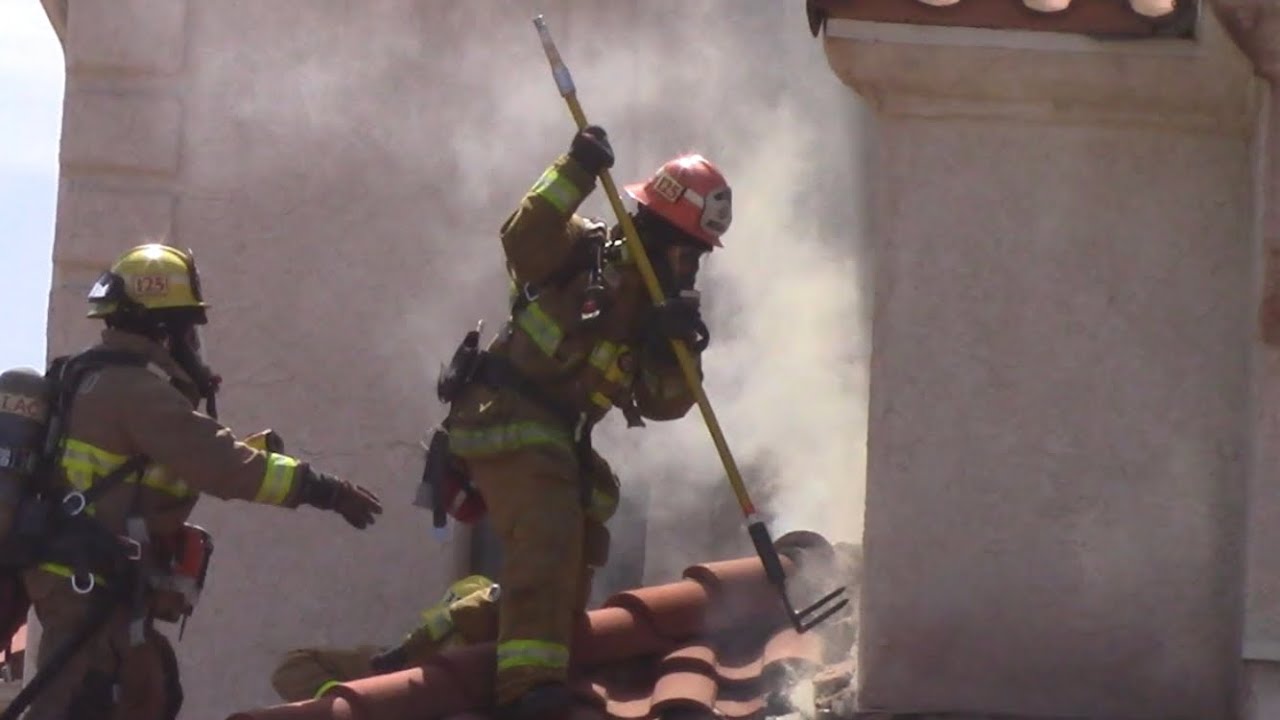 Working Attic Fire - LACoFD 89s Area - YouTube